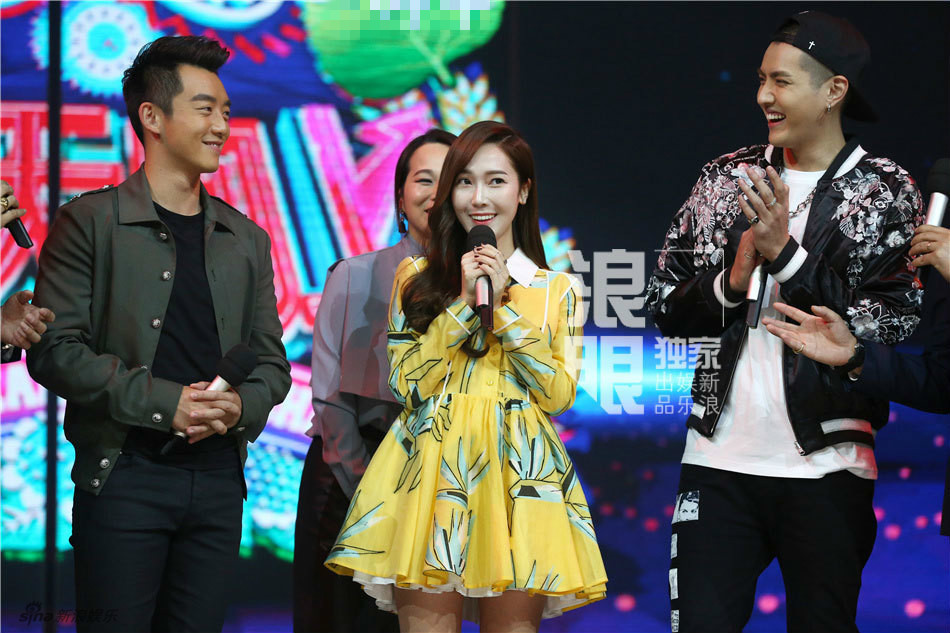 "Cựu gà SM" Jessica, Ngô Diệc Phàm tích cực ủng hộ nhau trong ngày tái hợp