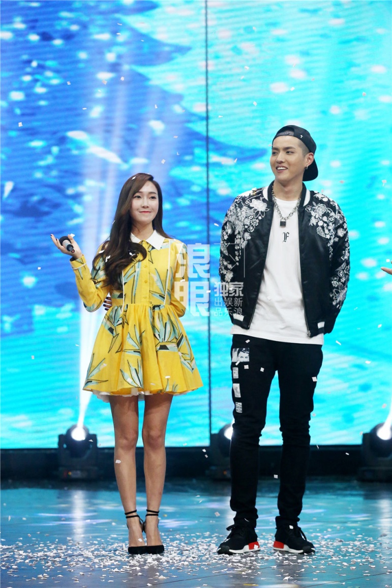 "Cựu gà SM" Jessica, Ngô Diệc Phàm tích cực ủng hộ nhau trong ngày tái hợp