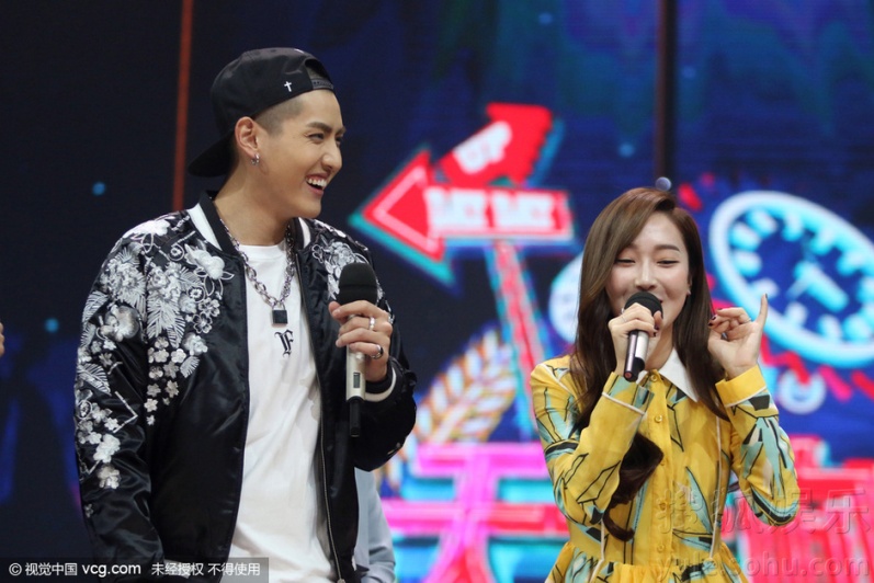 "Cựu gà SM" Jessica, Ngô Diệc Phàm tích cực ủng hộ nhau trong ngày tái hợp