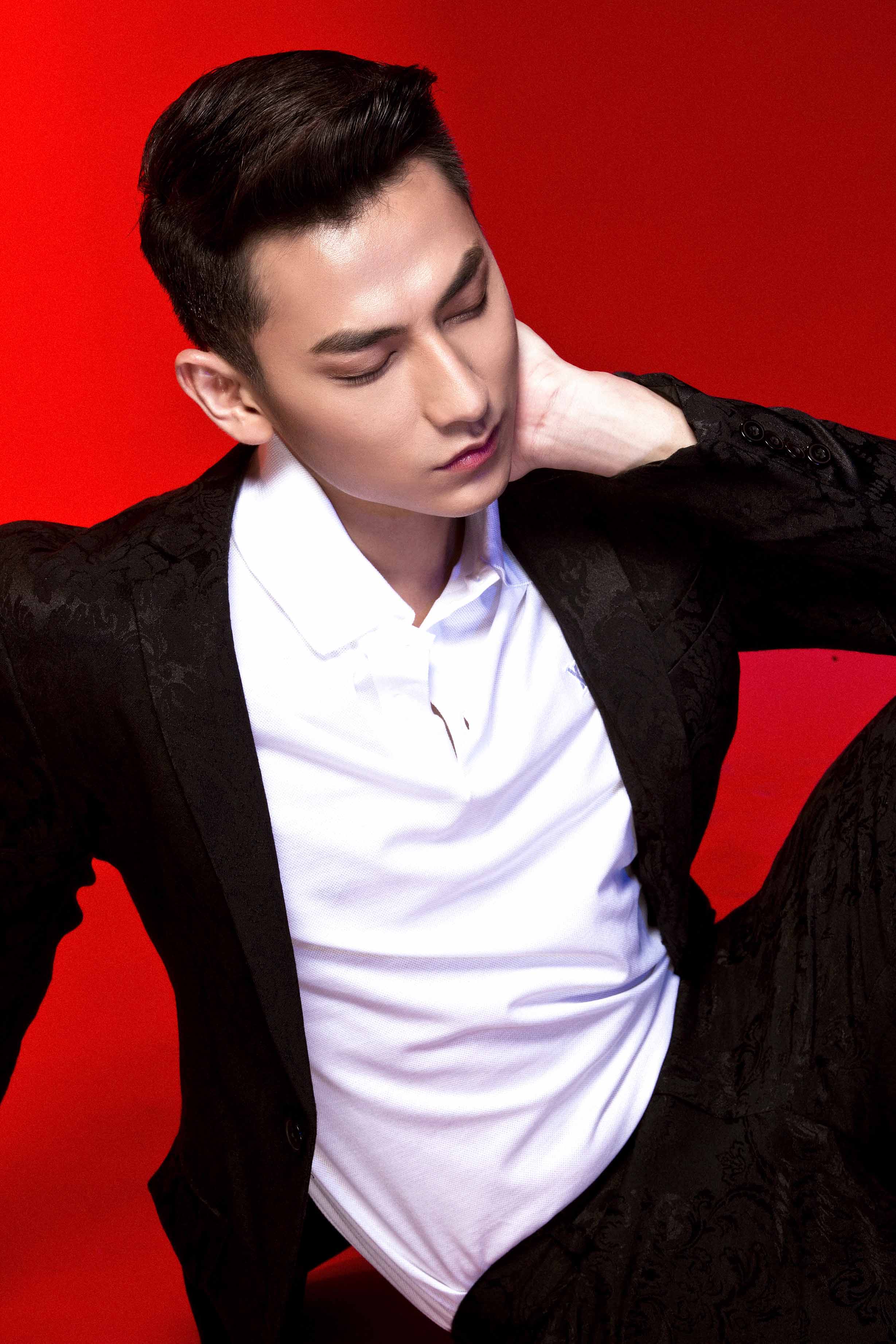 Isaac ngồi ghế giám khảo "Vietnam Idol nhí"