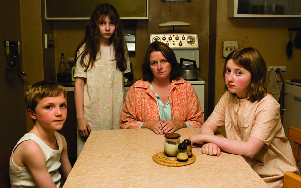 Khám phá series "The Enfield Haunting", một góc nhìn khác về câu chuyện ...