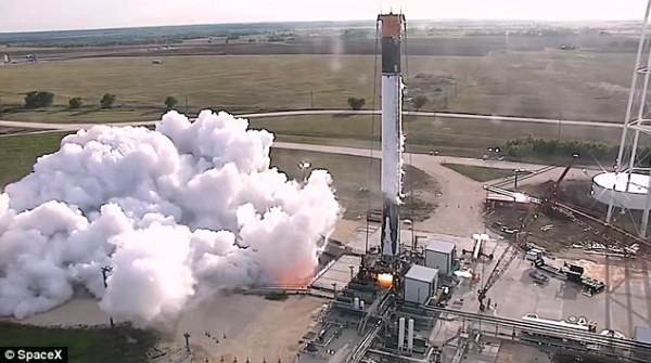 Tên lửa Falcon 9 bất ngờ phát nổ tại Mỹ