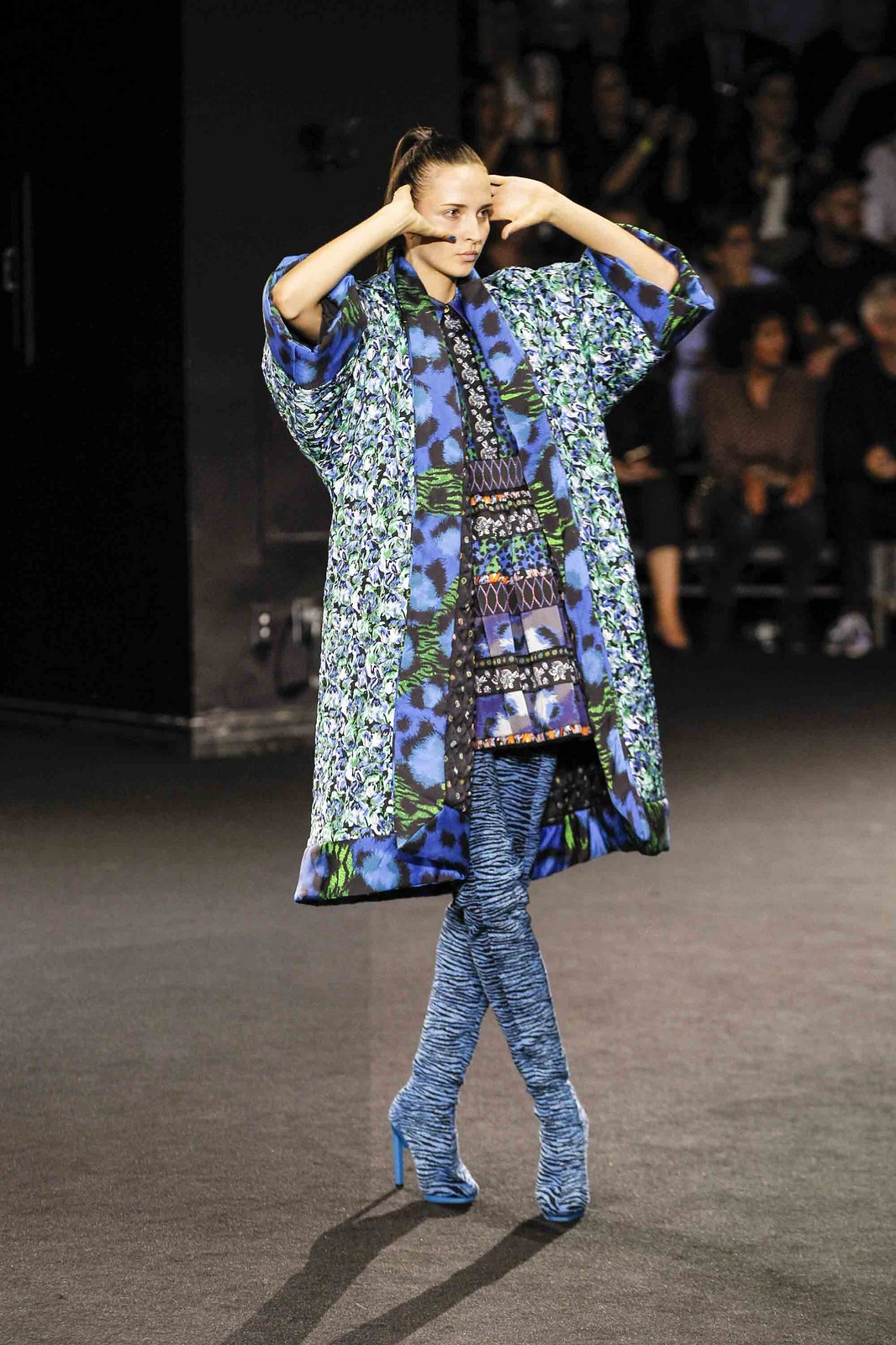 Show H&M x Kenzo tại New York: Suboi diện thiết kế mới nhất, ngồi hàng ...