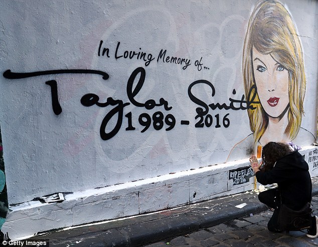 Nghệ sĩ graffiti bị chỉ trích làm lố vì vẽ cả... tranh tưởng niệm ...