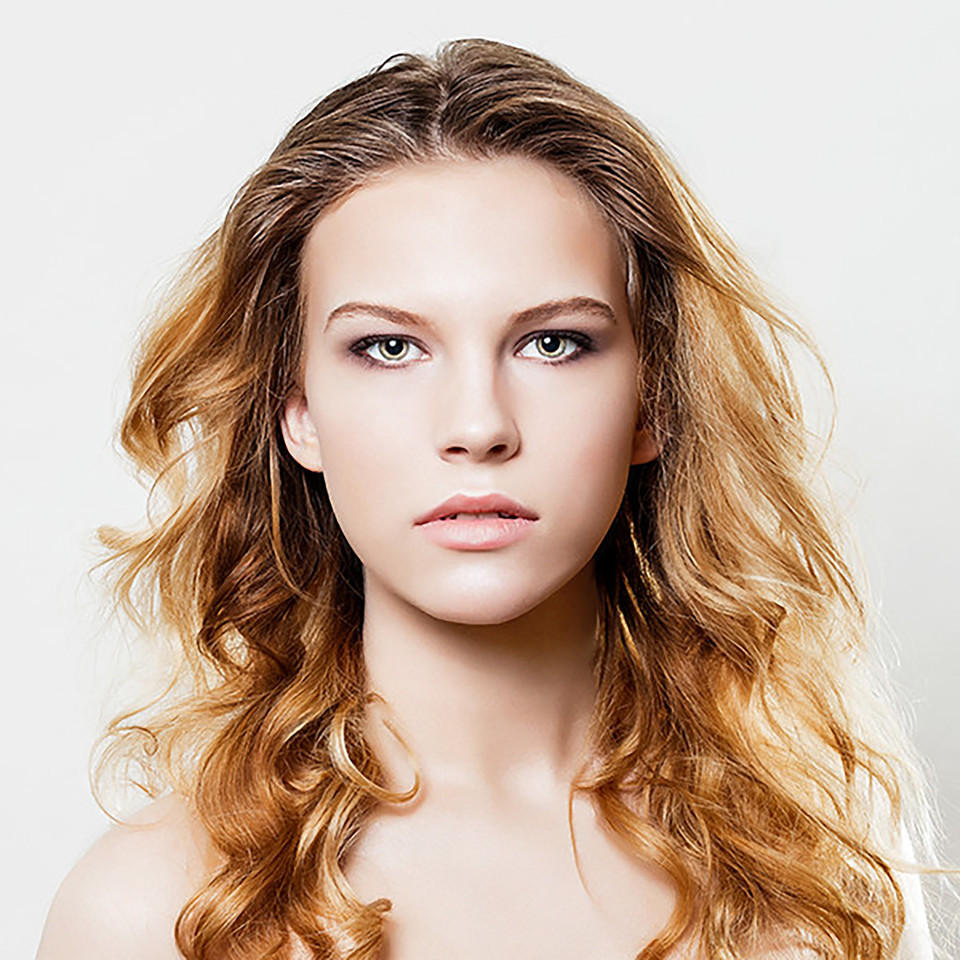 Á hậu 17 tuổi rủ cô bạn thân đi du lịch, nhưng kỳ thực là sang Dubai ...