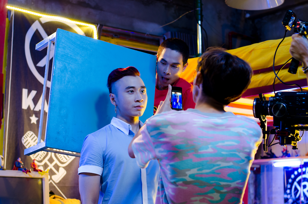 Rapper Karik siêu hài hước trong MV dành cho sinh viên