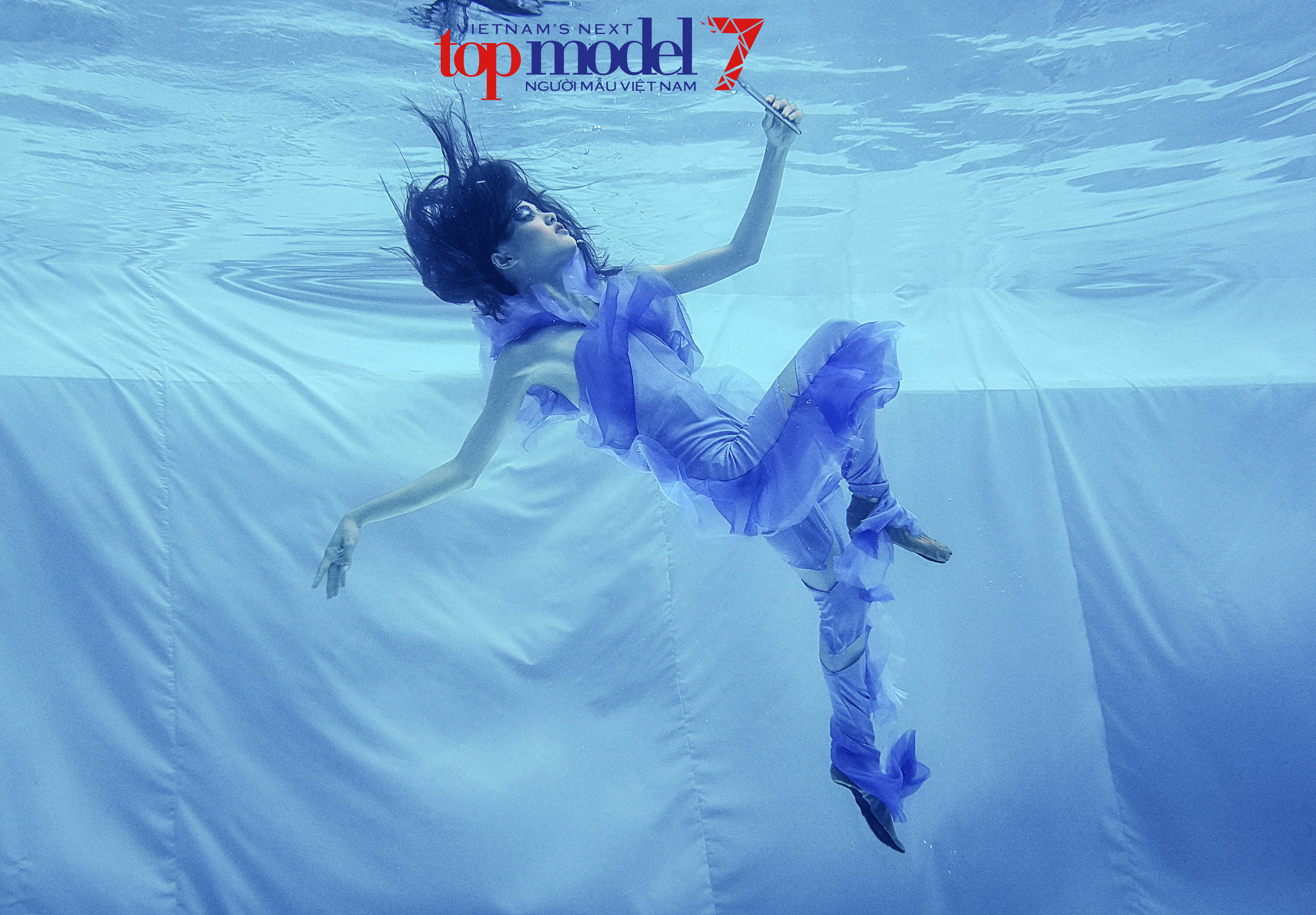 Độc quyền: Trọn bộ hình dưới nước chứng minh Kim Nhã vượt trội hơn Fung La