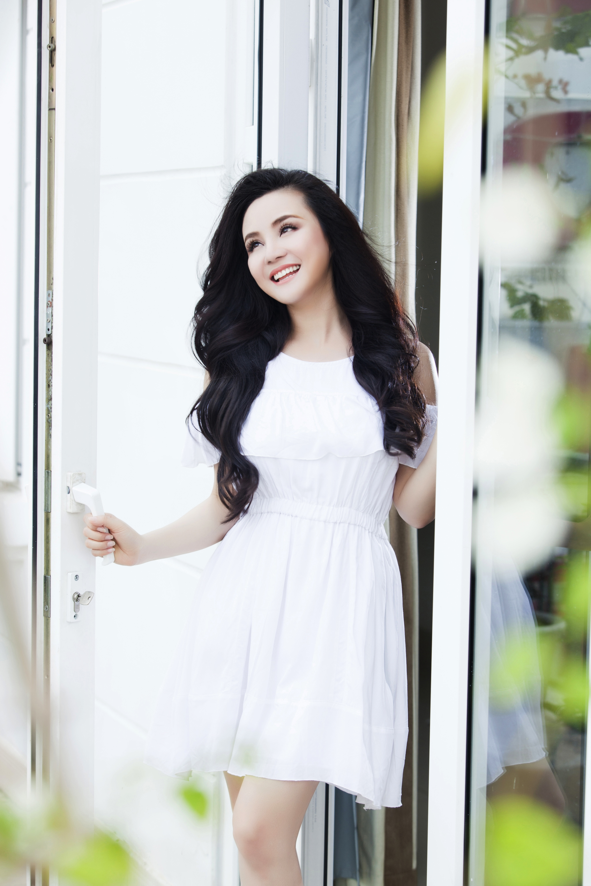 Vy Oanh nhẹ nhàng, tinh khôi trong MV mới