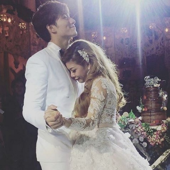 Tình cũ 10 năm của Mario Maurer hạnh phúc trong ngày cưới với chồng ...