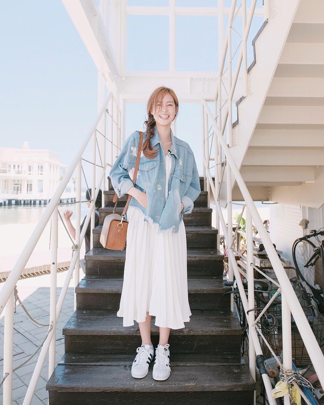 Săm soi ảnh OOTD của hot girl châu Á để nằm lòng 6 xu hướng "đinh" thu này