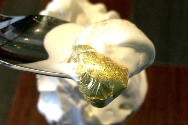 Thổi bay nắng nóng với kem ốc quế dát vàng lá ở Nhật Bản - KEM DÁT VÀNG ...