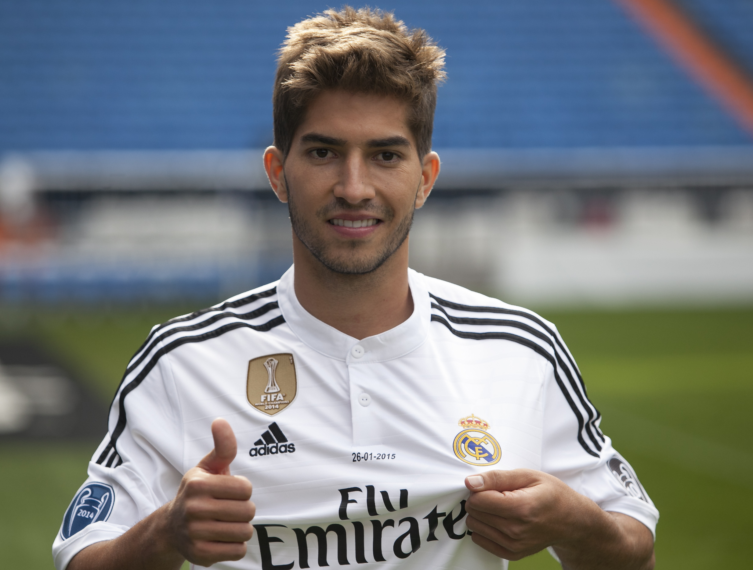 Top 5 “Hoàng tử” điển trai của sân cỏ thế giới