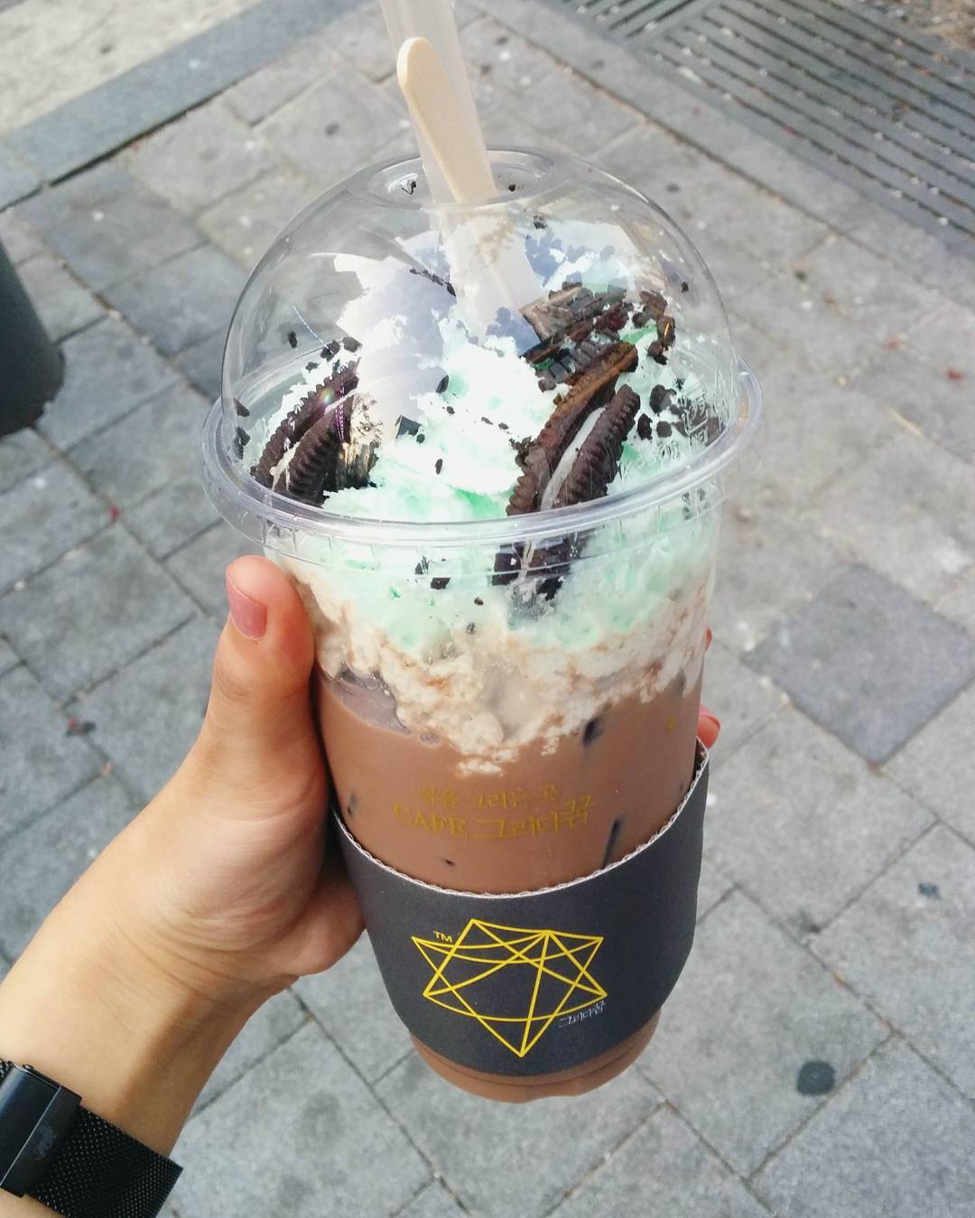 Học cách làm 1 ly latte bạc hà "nghệ" như đi quán cà phê