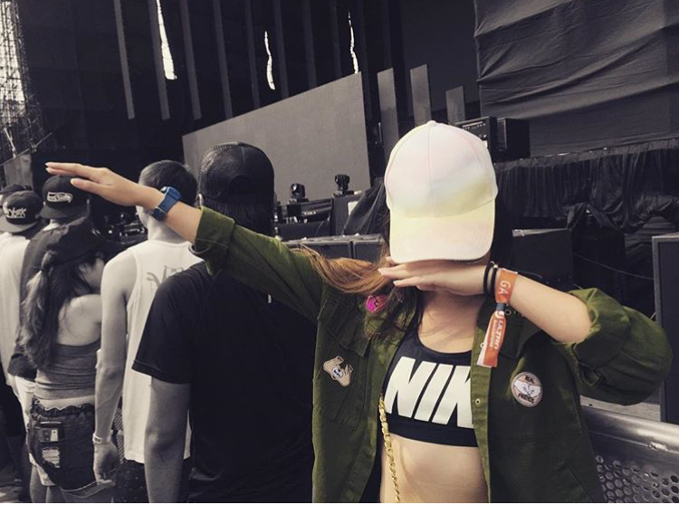 Giải mã kiểu pose hình cực cool đang hot trên Instagram những ngày gần đây