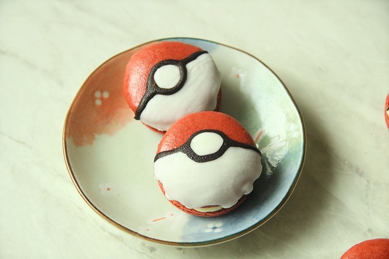 Vừa chơi Pokémon Go vừa thưởng thức macaron Pokéball