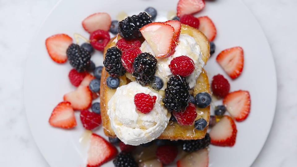 Ăn vặt "hoành tráng" với toast mật ong nhìn là mê mẩn ngay