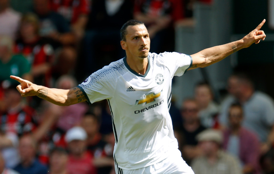Ibra ghi bàn quyết định, giải vận đen cho Man Utd