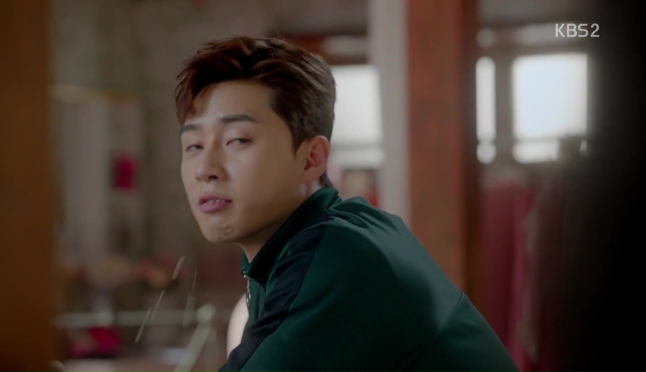 Nhìn "đầu bẩn" Kim Ji Won hất tóc, Park Seo Joon cười phụt cả cơm