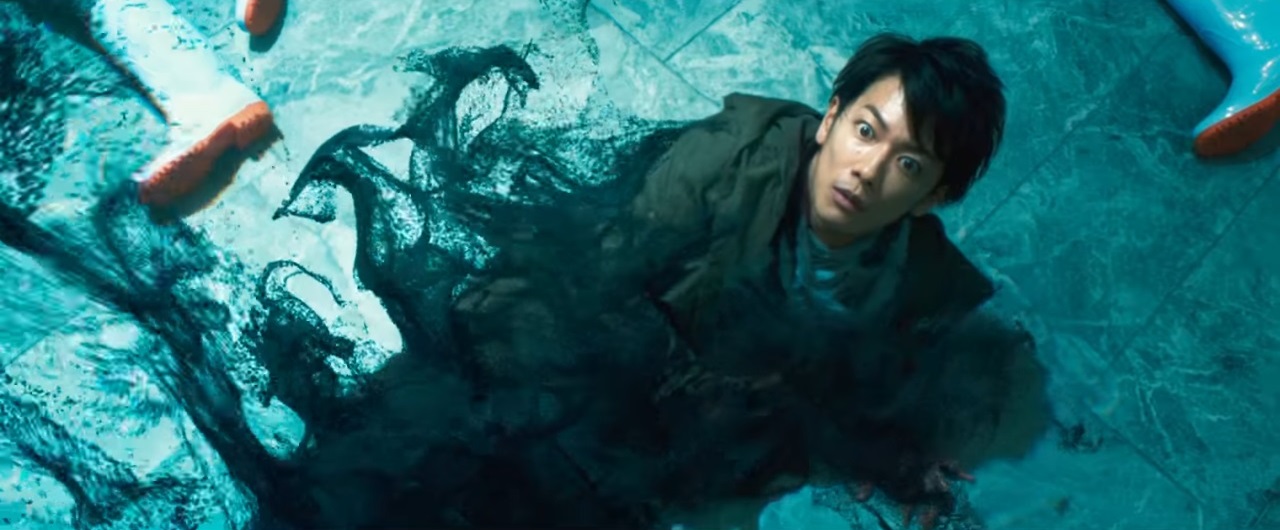 Sato Takeru bất tử và bị cả nhân loại truy sát trong "Ajin"