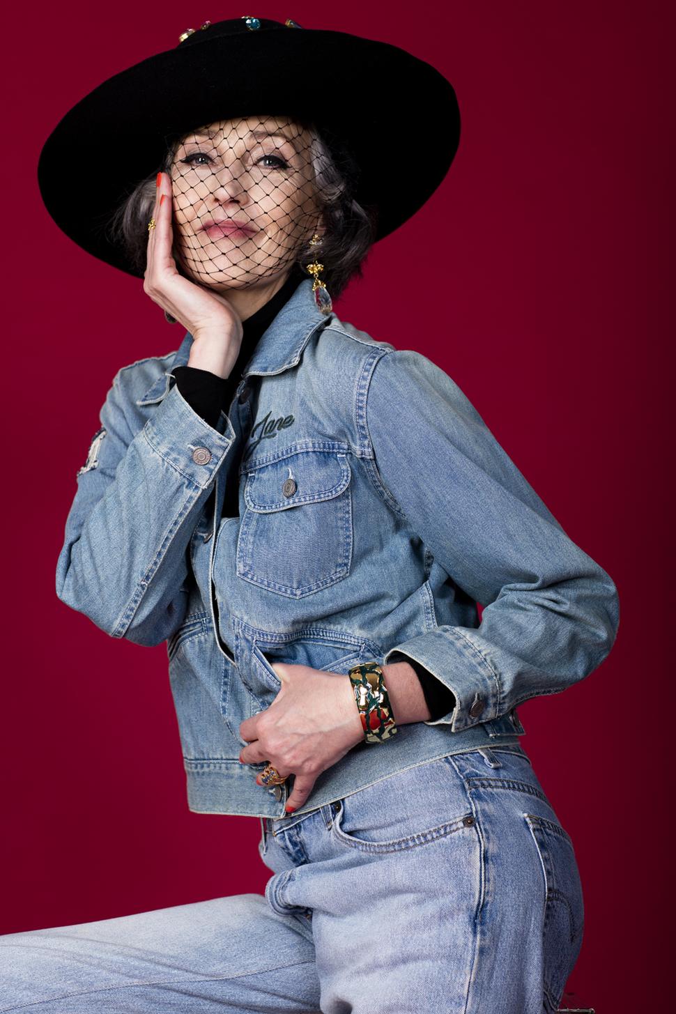 Xem chùm ảnh quảng cáo nội y của người mẫu U60 này, hẳn nàng nào cũng ...