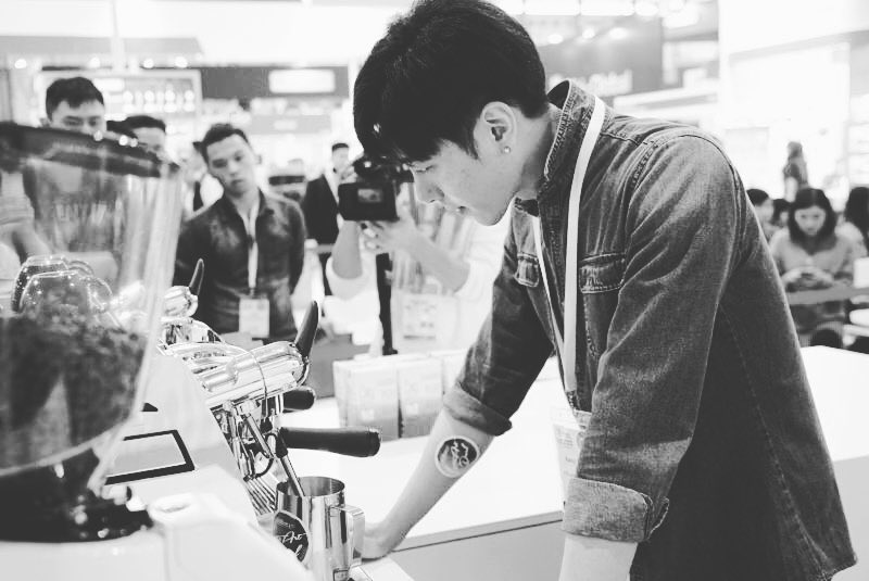 Chàng barista "soái ca" với biệt tài vẽ tranh nghệ thuật siêu xinh trên ...