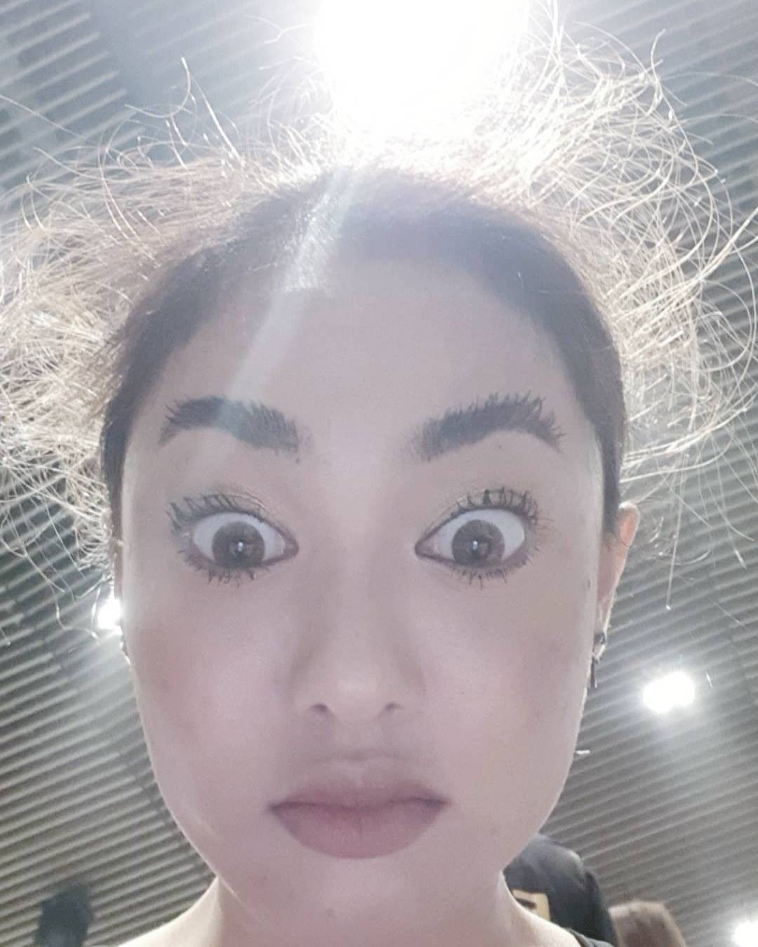 Fung La lâu lâu lại đăng lên một tấm ảnh hết hồn: Cô gái này thật thú vị