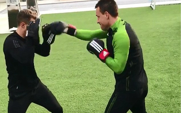 TERRY BOXING, tin tức Mới nhất "Người thừa" John Terry hăng say luyện ...