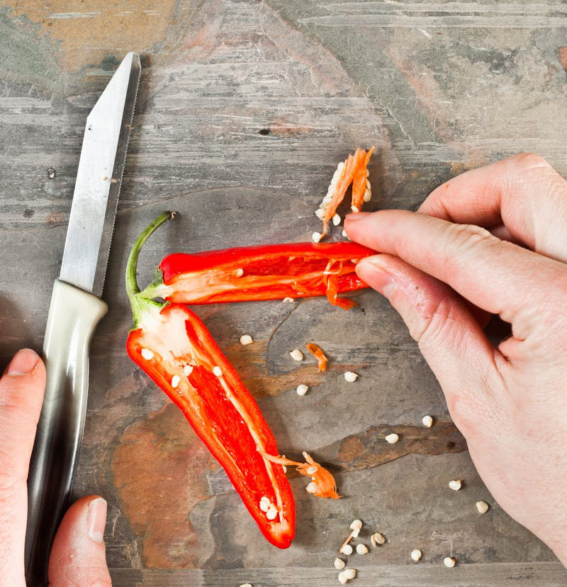 4 cách cắt ớt không bỏng tay, người mê ăn cay mà bỏ qua thì quá phí!