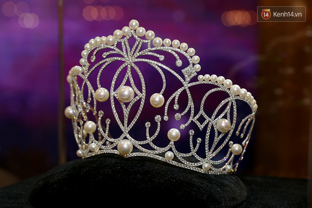Cận cảnh vương miện 2,7 tỷ đồng dành cho người kế vị Phạm Hương!