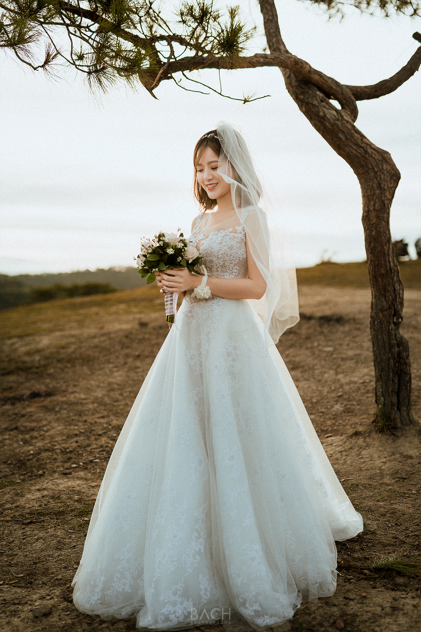 Tú Linh M.U khoe ảnh cưới cực lãng mạn chụp ở 3 nước