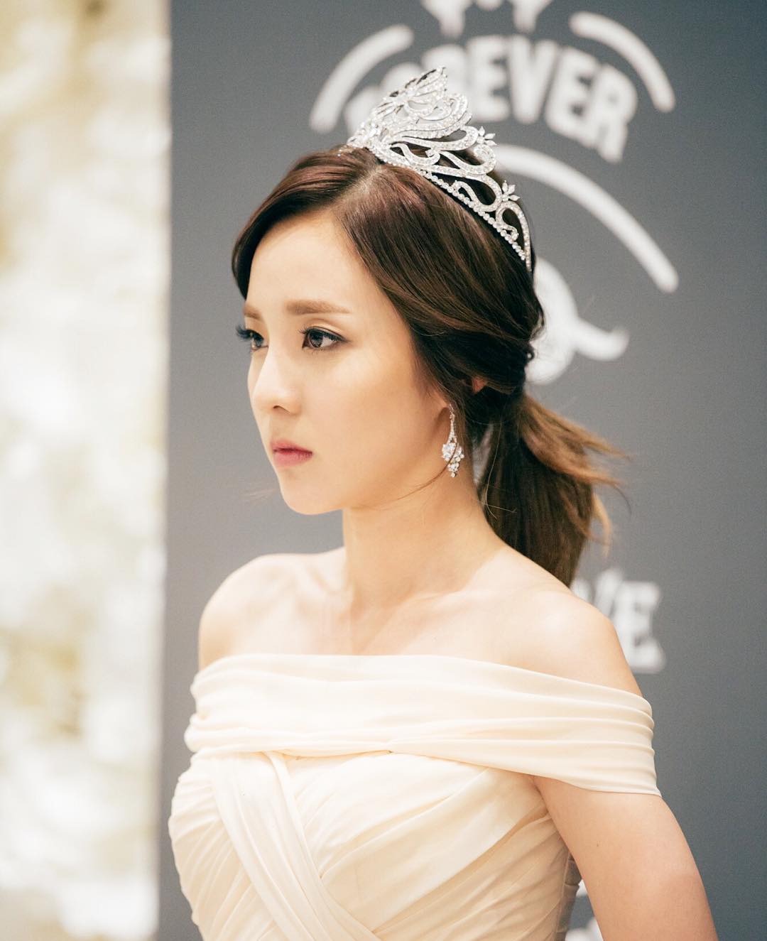 Hơn kém 1 tuổi, Dara và "Hoa hậu Hàn đẹp nhất thế giới" lại trông chẳng ...