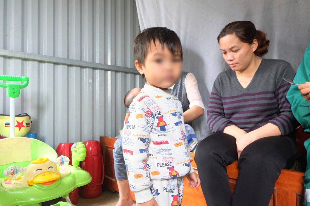 Mẹ Bé Gái 3 Tuổi Bị Bắt Cởi Hết đồ đứng Ngoài Mưa Rét Từng Bị Lừa Bán Sang Trung Quốc 