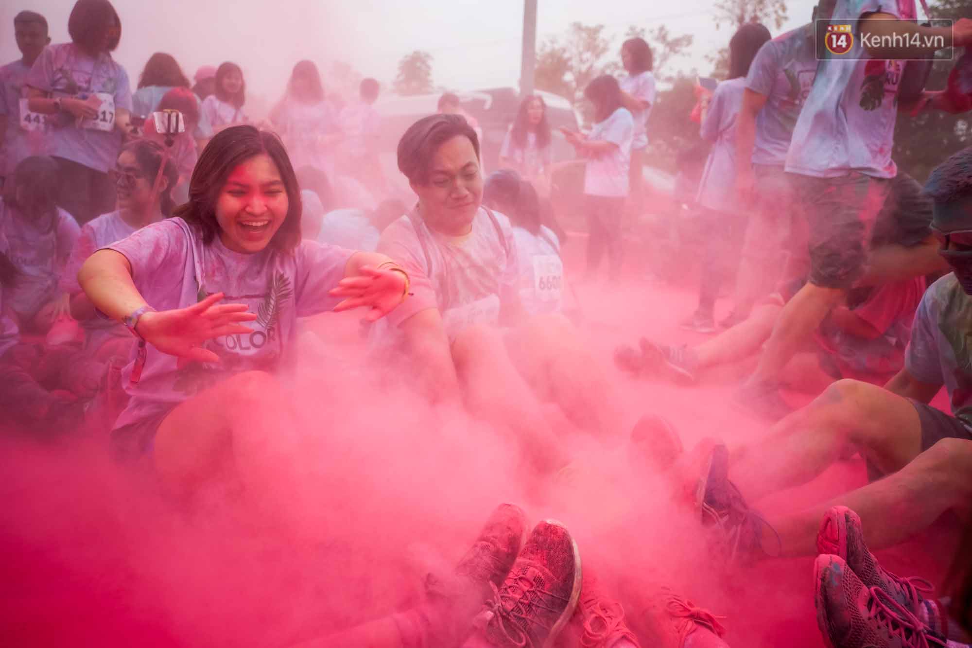 Những khoảnh khắc chứng minh đi Color Me Run lúc nào cũng vui và lúc ...