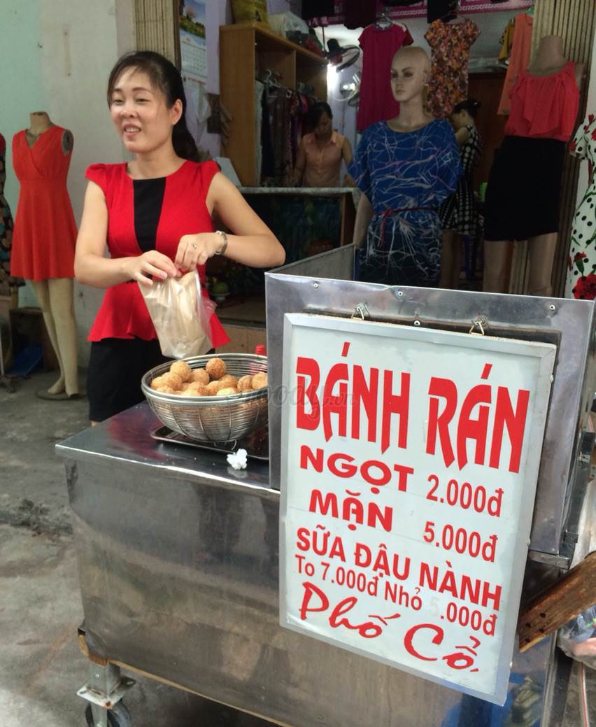 Những hàng bánh rán giá rẻ, chủ hàng thân thiện ở Hà Nội