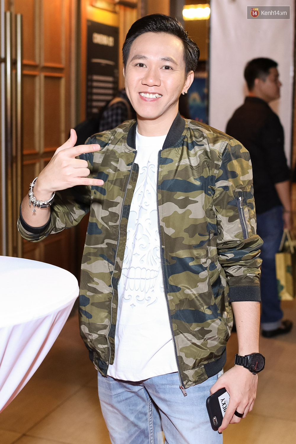 Hoàng Tôn tự tay viết kịch bản MV đến 8 lần, tái hiện chuyện tình đầy ...