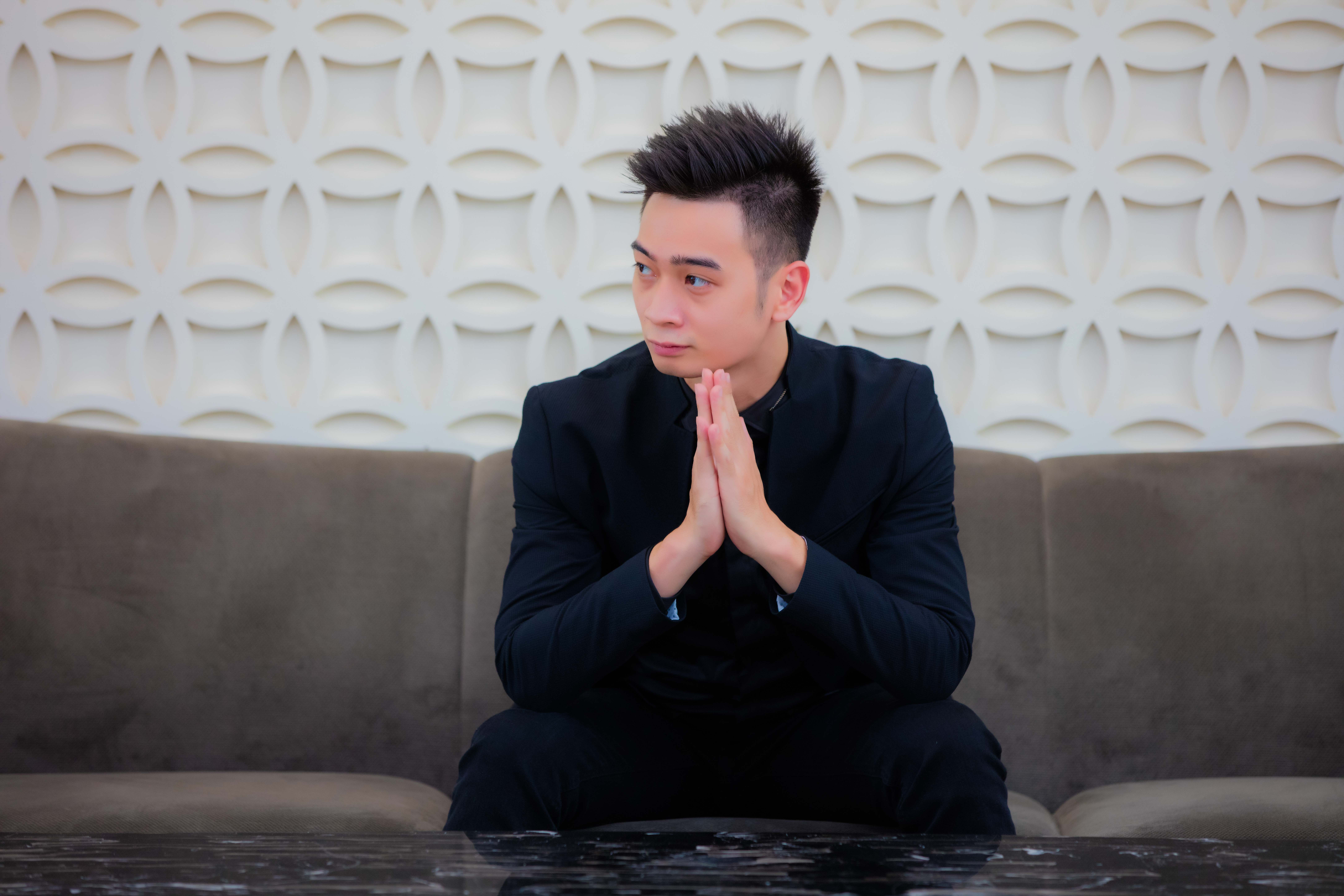 Slim V sụt 4 kg vì thức trắng 2 tuần để chuẩn bị cho liveshow Thu Minh