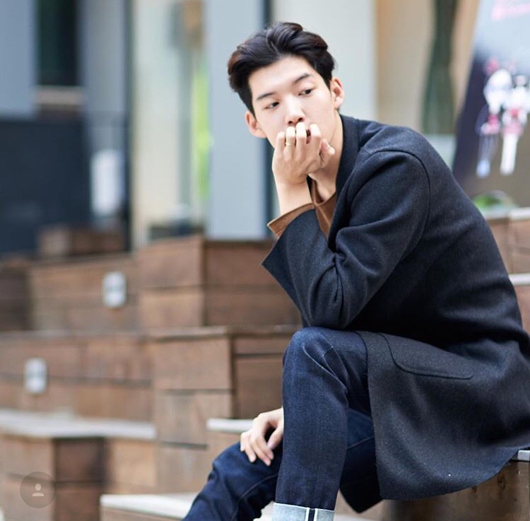 Park Chan Kyu - Chàng hotboy Hàn Quốc trong MV mới của Min là ai?