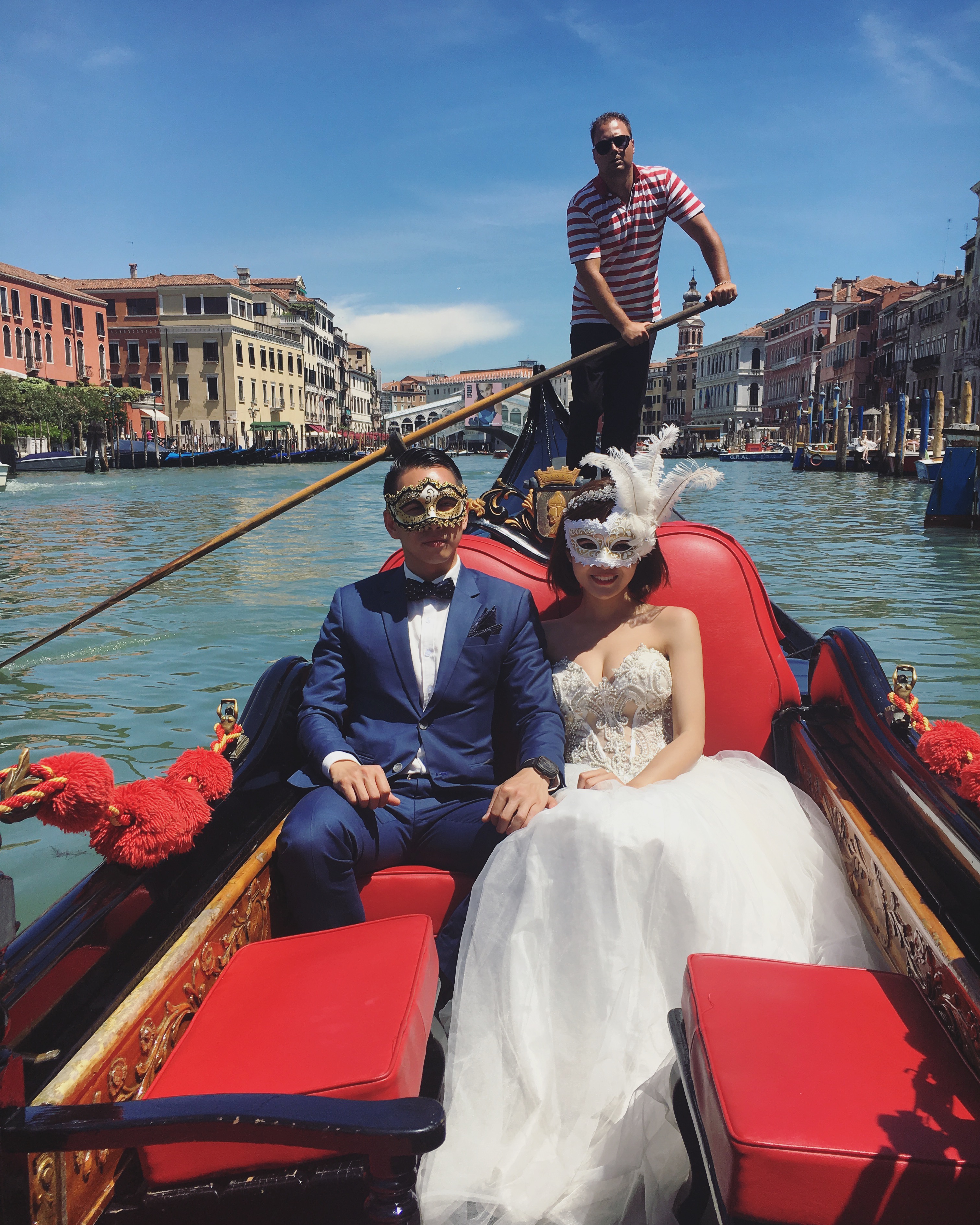 Tú Linh M.U khoe ảnh cưới cực lãng mạn chụp ở 3 nước