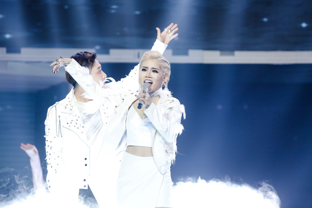 Lip B và S.T là 2 cái tên được "cứu" vào vòng liveshow "The Remix"