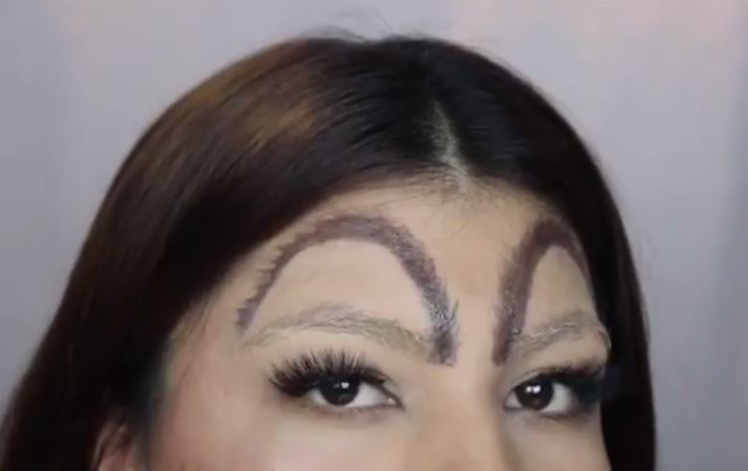 Tất cả đều quỳ ngay ngắn trước mốt lông mày McDonald’s