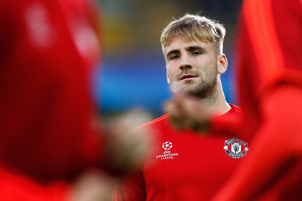 Số phận long đong của trai đẹp Luke Shaw