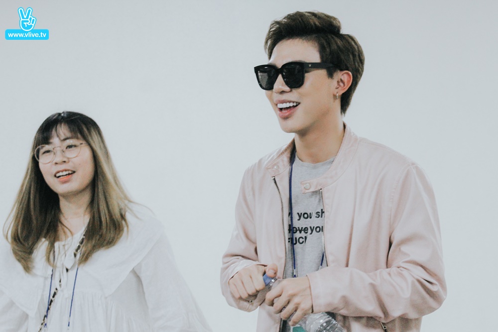 Erik được thành viên Nu'est W khen ngợi, tự tin mang hit của mình biểu ...