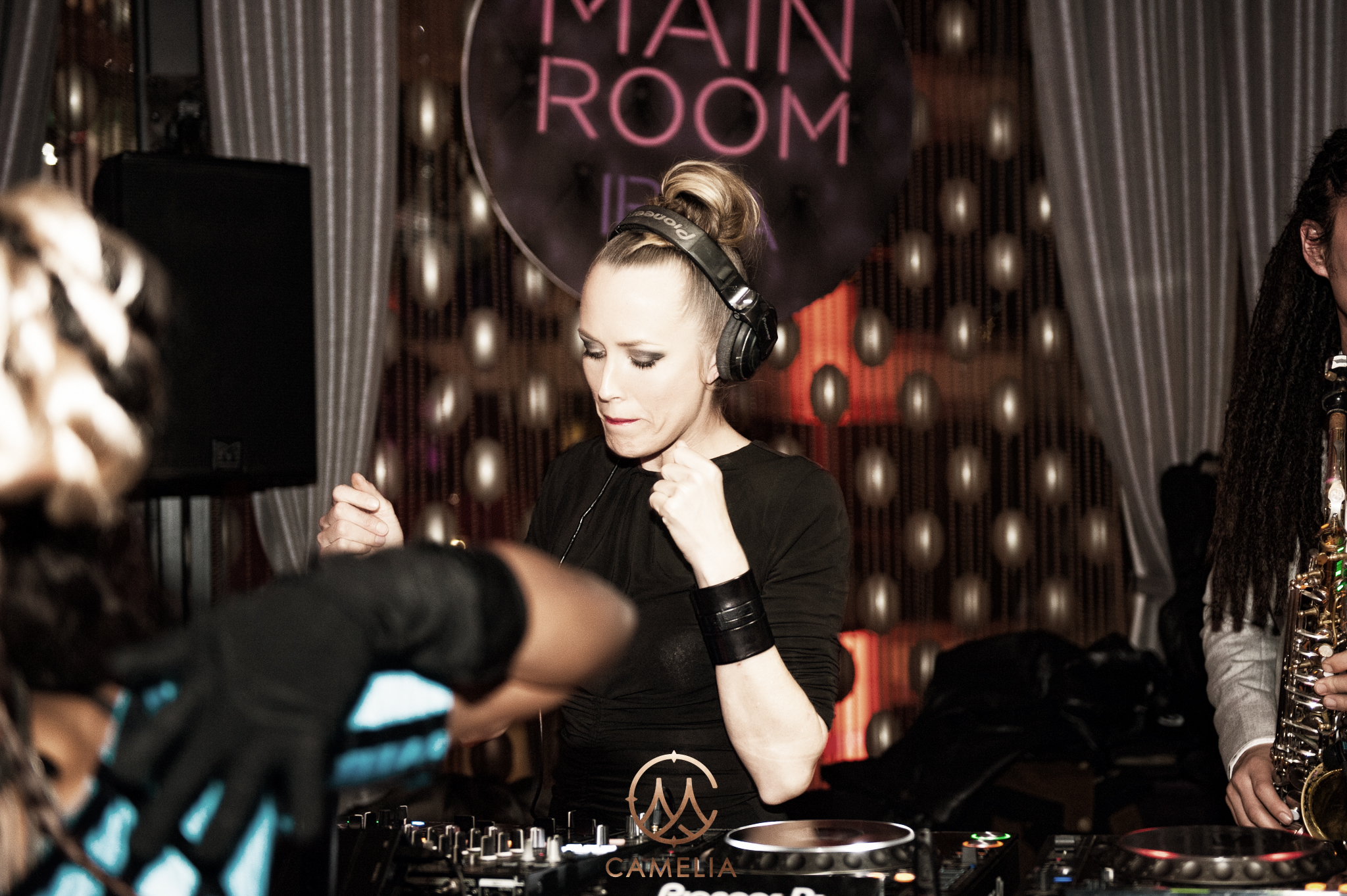 Khán giả Hà Nội say sưa trong đêm nhạc đẳng cấp từ “nữ thần” DJ Ibiza ...