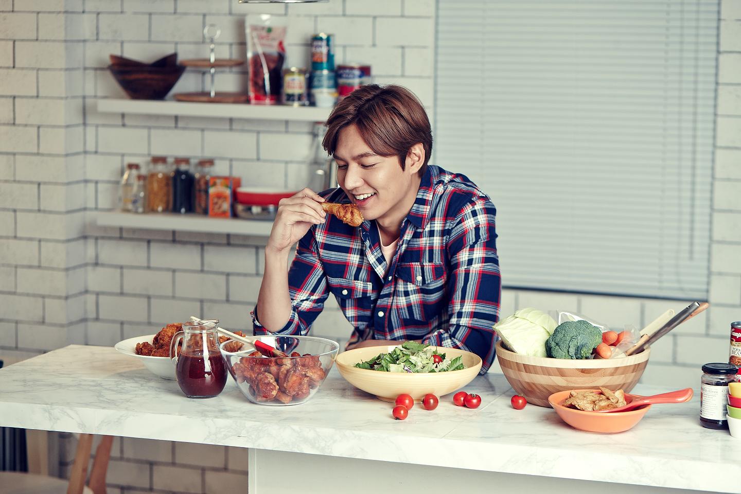 Cơ bắp, con trai tập luyện hàng ngày mà cơ bắp vẫn không lên thì phải ...