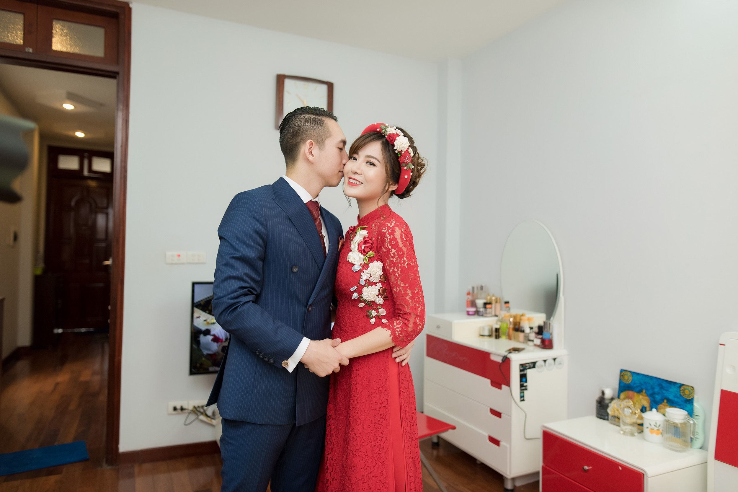 Tú Linh M.U và chồng hạnh phúc đến phát ghen trong lễ ăn hỏi