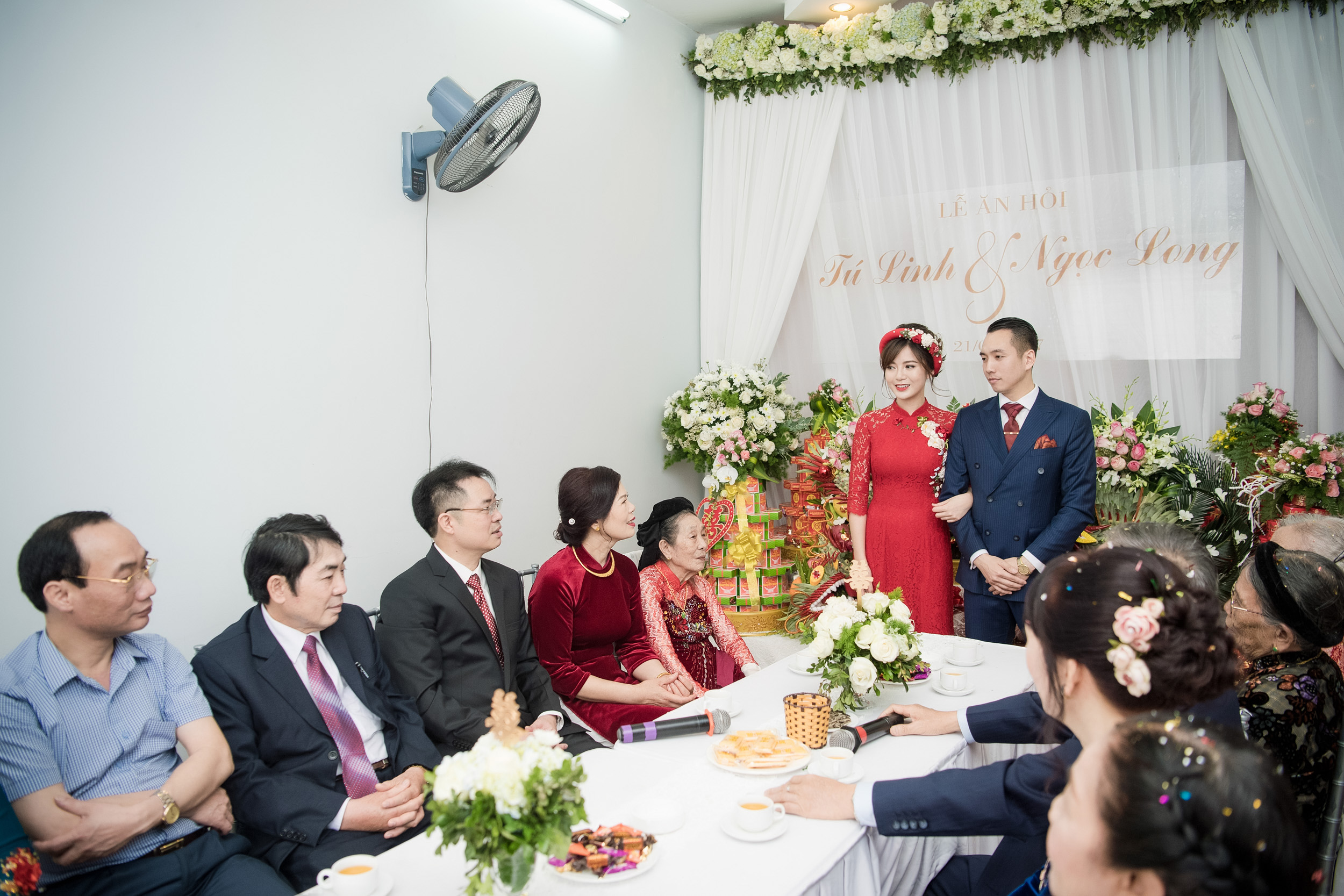 Tú Linh M.U và chồng hạnh phúc đến phát ghen trong lễ ăn hỏi