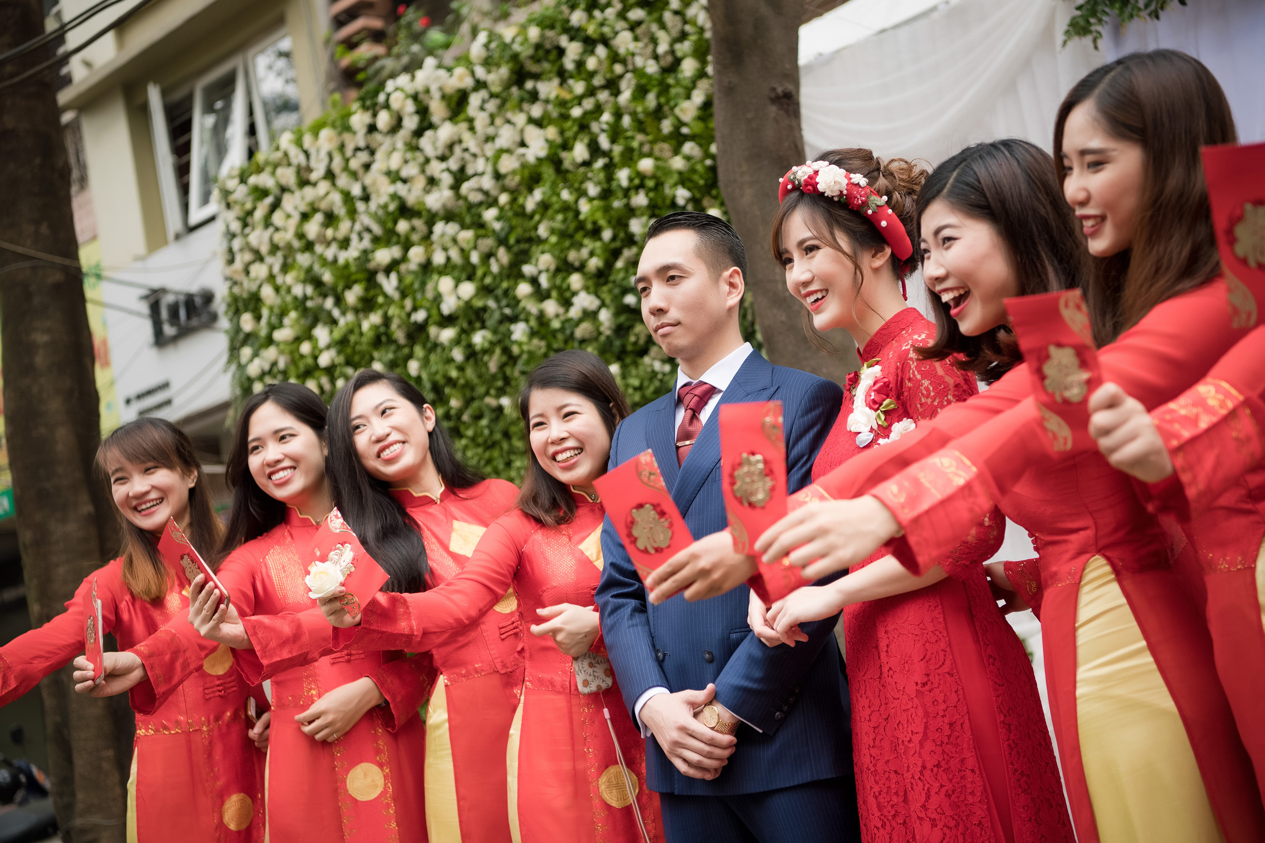 Tú Linh M.U và chồng hạnh phúc đến phát ghen trong lễ ăn hỏi