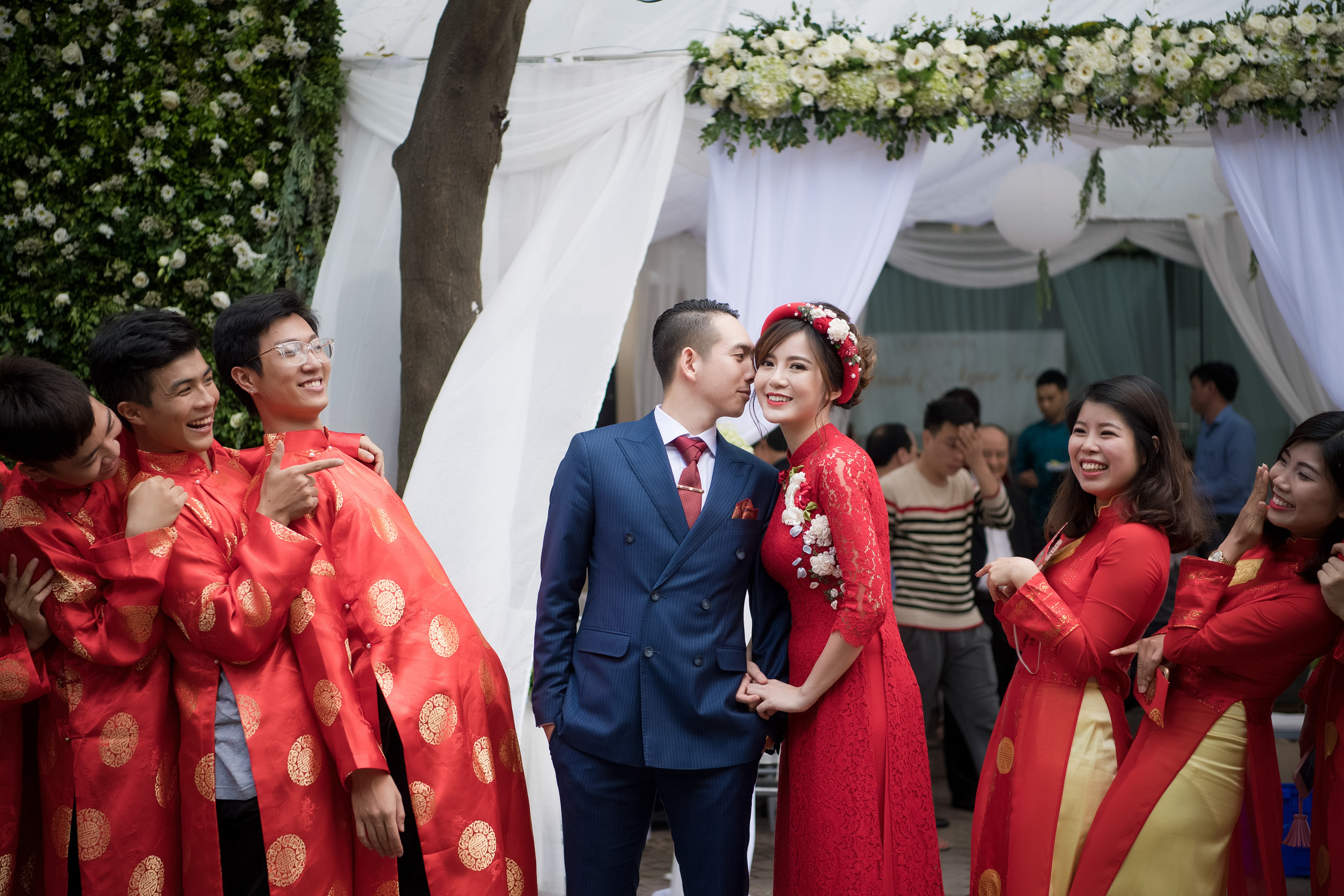 Tú Linh M.U và chồng hạnh phúc đến phát ghen trong lễ ăn hỏi