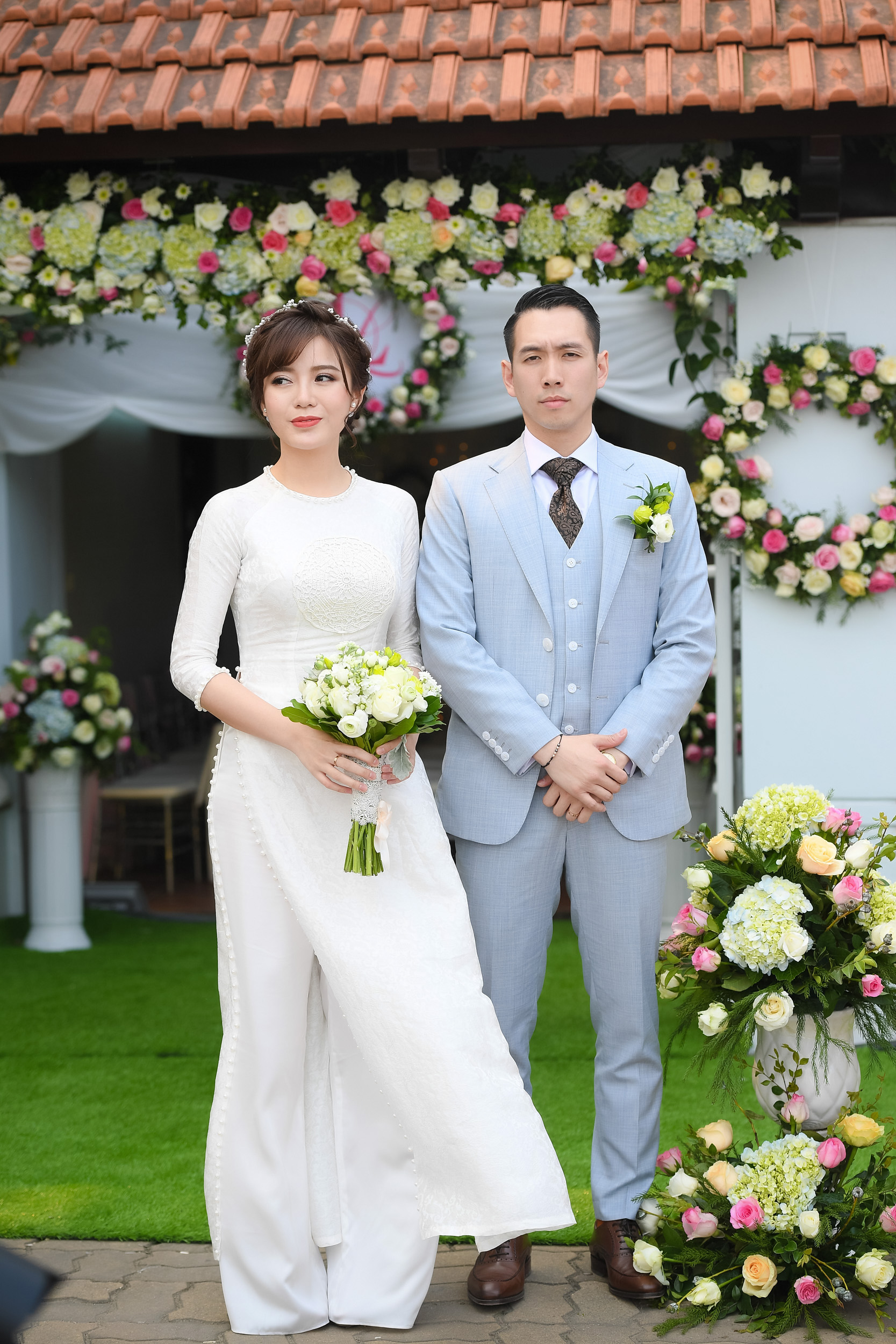 Những khoảnh khắc hạnh phúc ngọt ngào của Tú Linh và chồng trong đám cưới