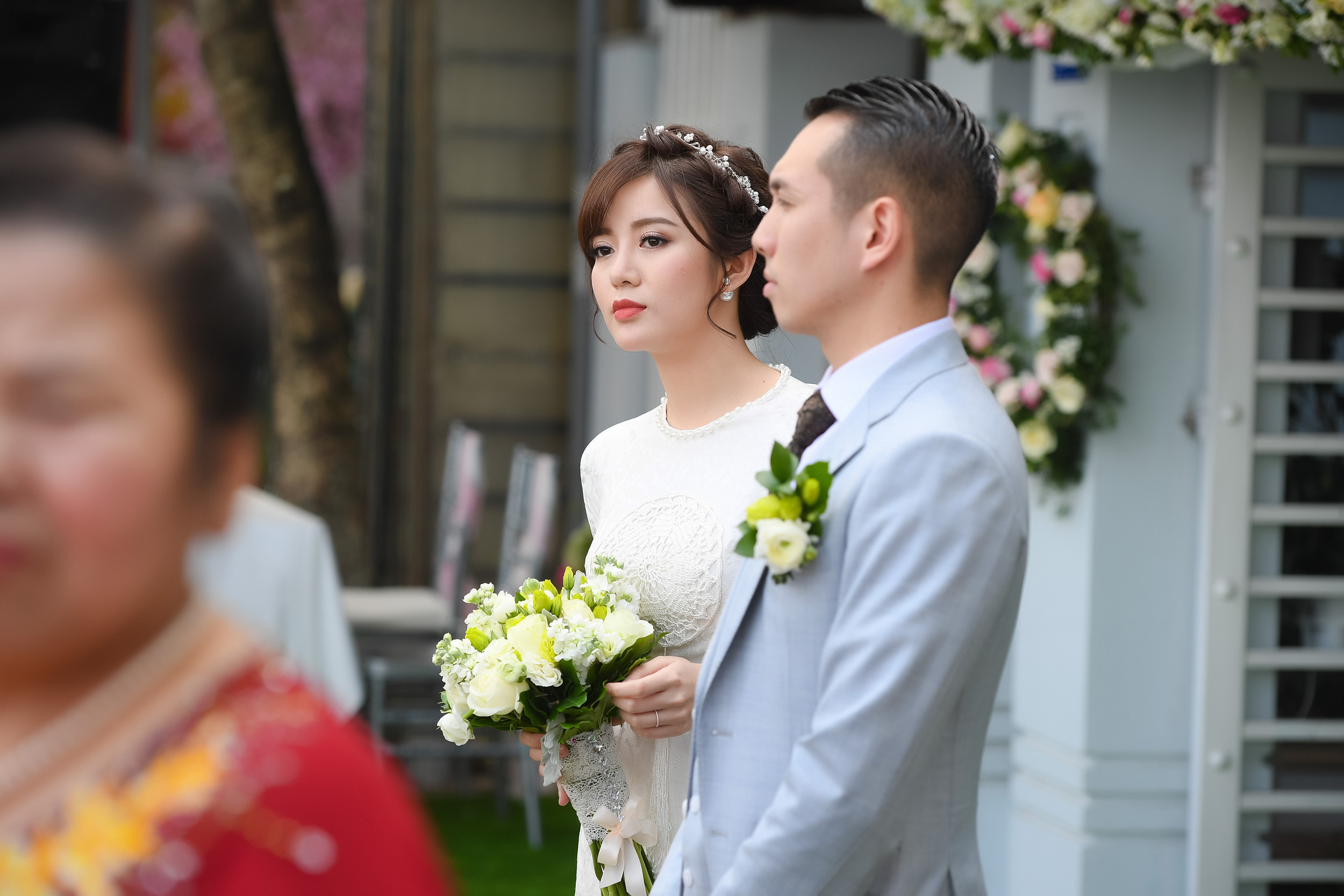 Những khoảnh khắc hạnh phúc ngọt ngào của Tú Linh và chồng trong đám cưới
